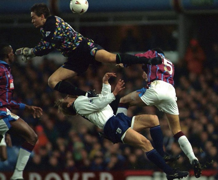 Il saluto di Mark Bosnich – Pallonate in faccia